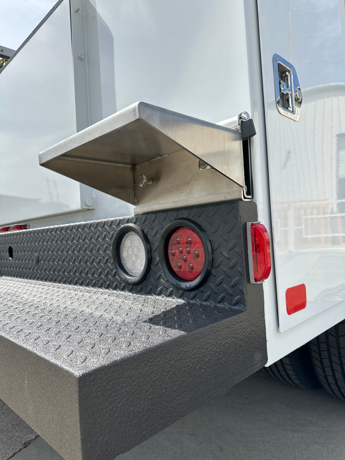 Stainless Steel Vise Bracket Platform – Diamond Truck Body Mfg. Inc.