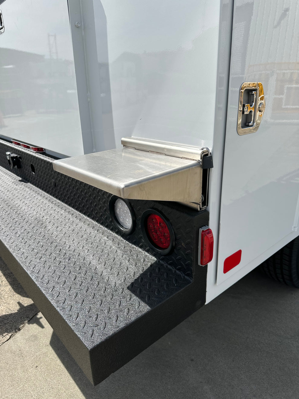 Stainless Steel Vise Bracket Platform – Diamond Truck Body Mfg. Inc.
