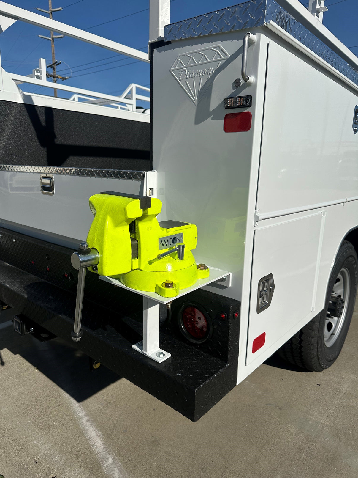Vise Bracket Platform – Diamond Truck Body Mfg. Inc.