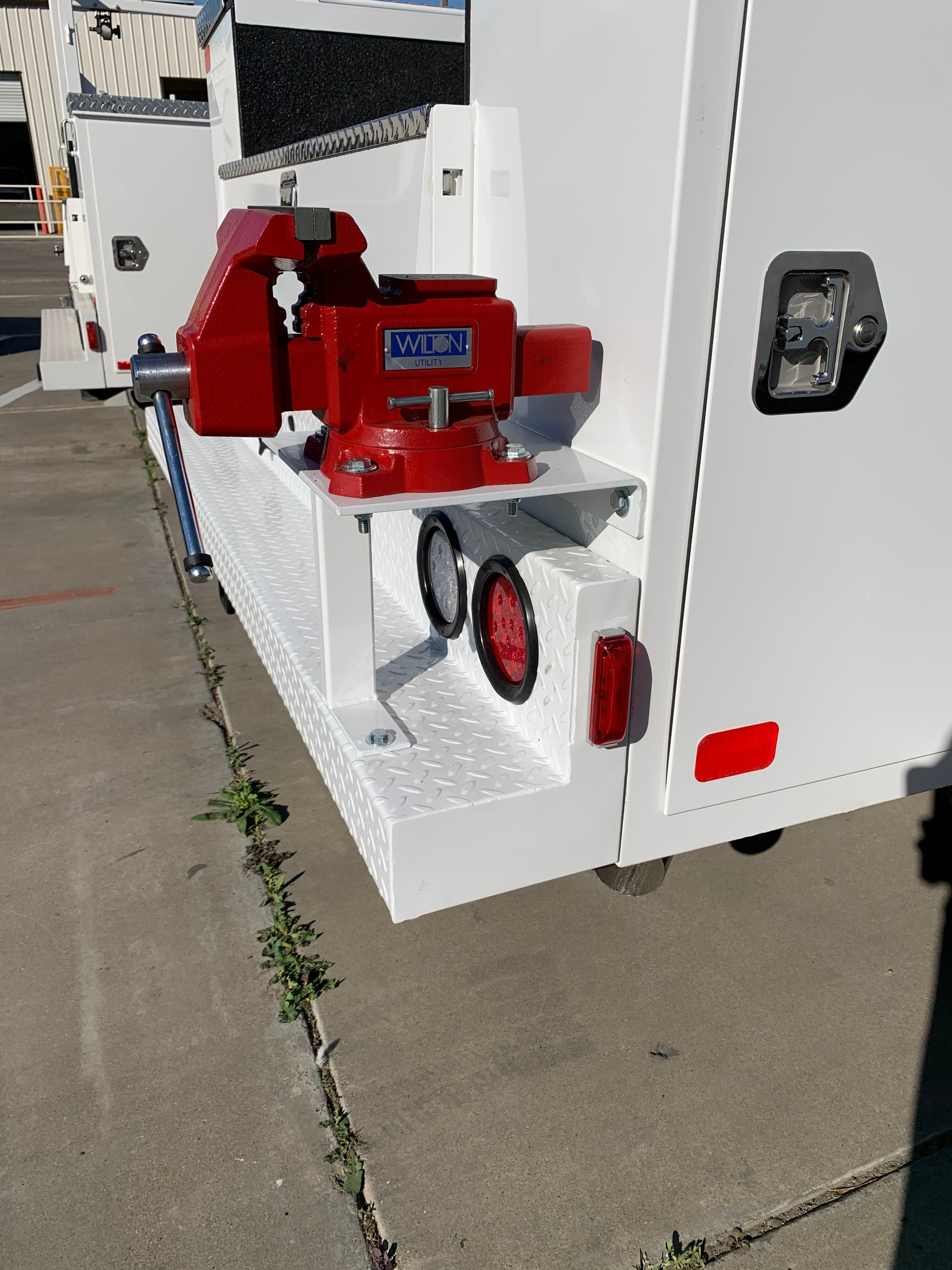 Vise Bracket Platform – Diamond Truck Body Mfg. Inc.